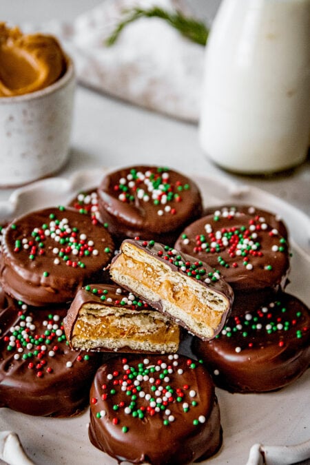 Ritz Cookies {No-Bake} - Two Peas & Their Pod