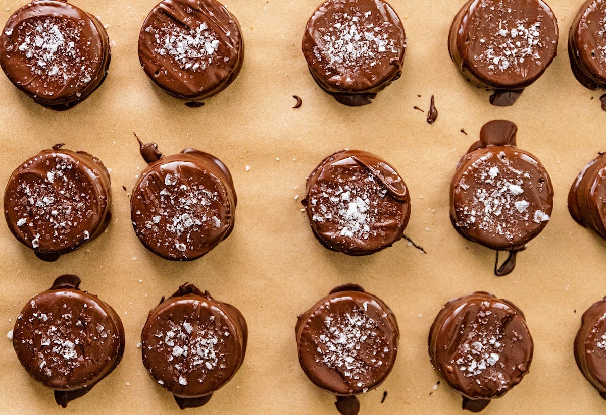 Ritz Cookies {No-Bake} - Two Peas & Their Pod
