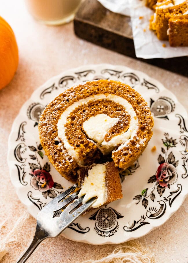 Pumpkin Roll Recipe - Two Peas & Their Pod - Lumemp.com